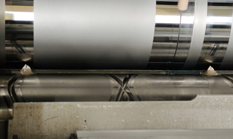 糸へのダメージ低減とガイドの耐摩耗性を追求！湯浅製トラバースガイドで高精度な糸巻取りを - YUASA MEDIA